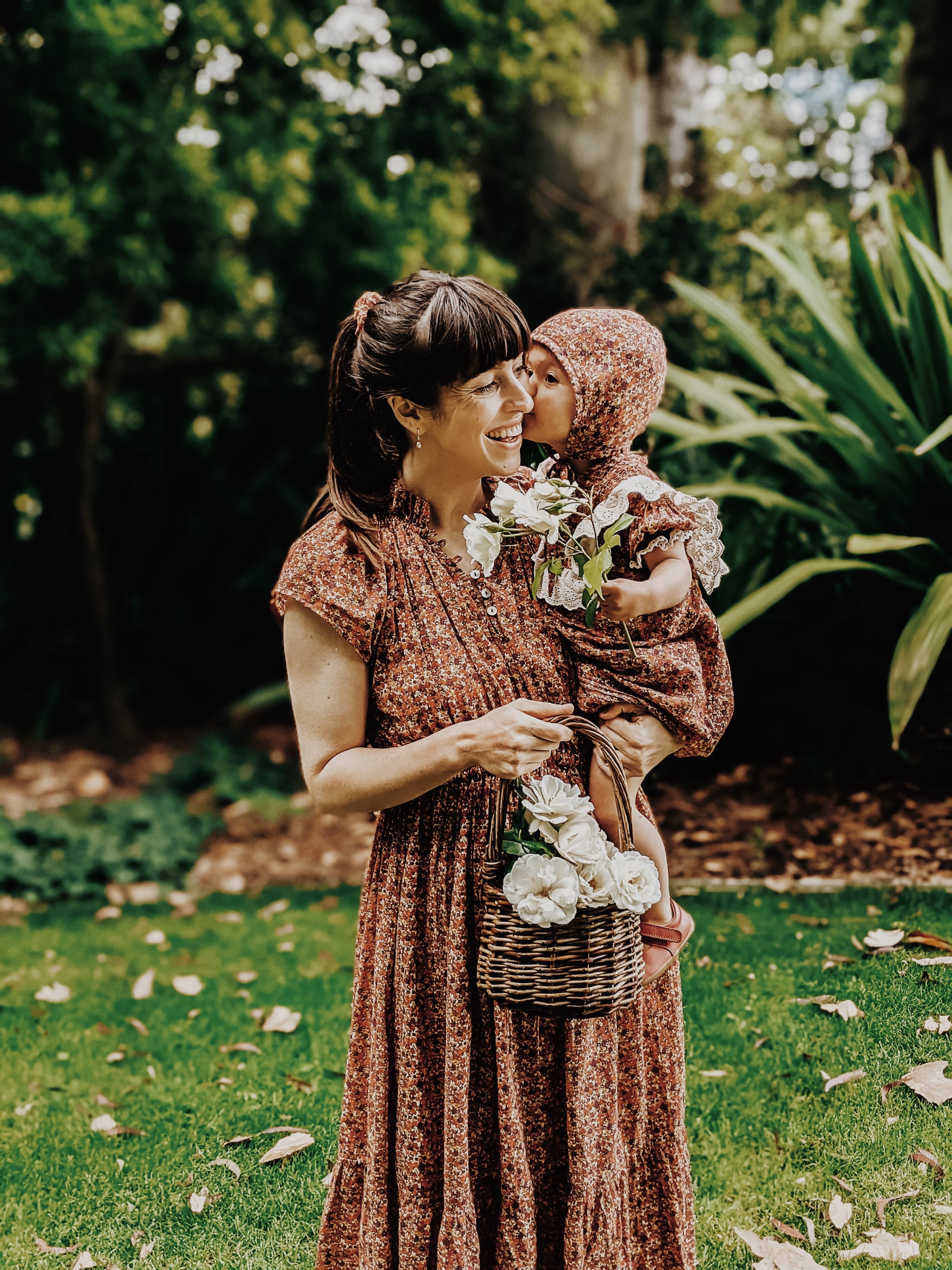 ANNABELLE GIRL'S REVERSIBLE BONNET DITSY FLORAL/ANTIQUE WHITE – ANKOA